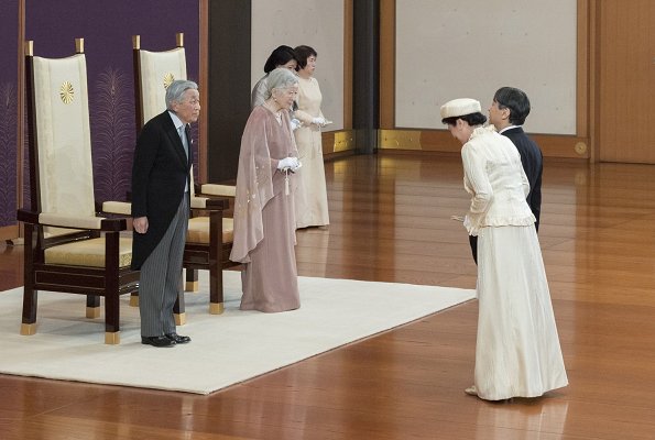 Emperor Akihito and Empress Michiko celebrate their diamond wedding ...