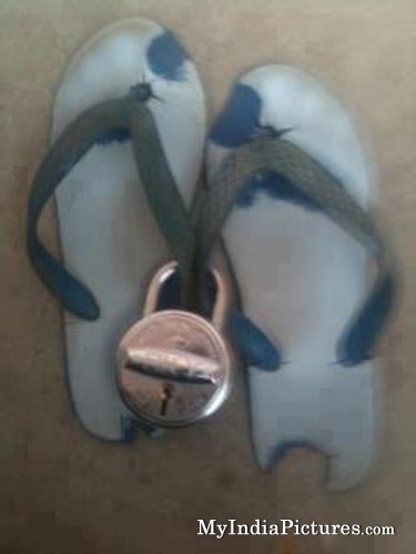 Funny Lil Pics: Slipper Lock