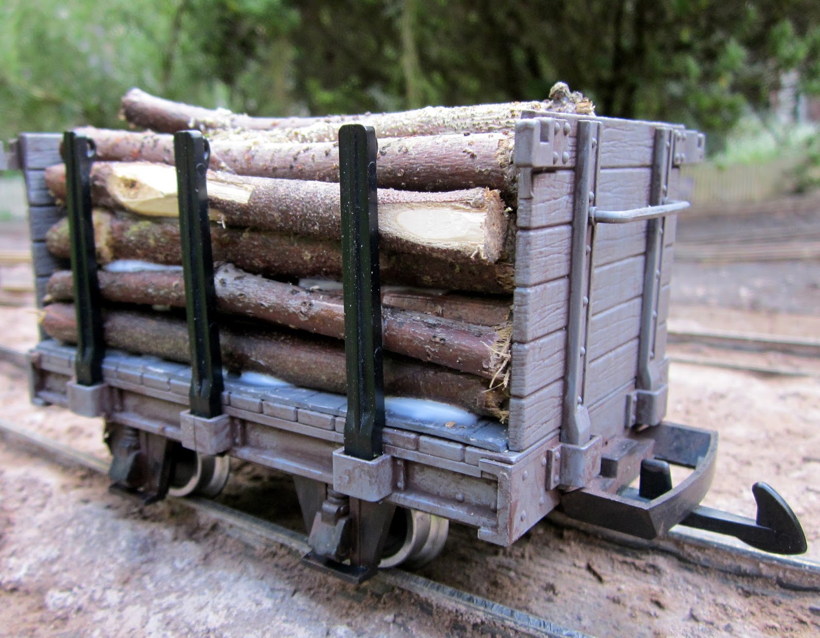 Peckforton Light Railway: How I weathered some LGB Feldbahn timber ...