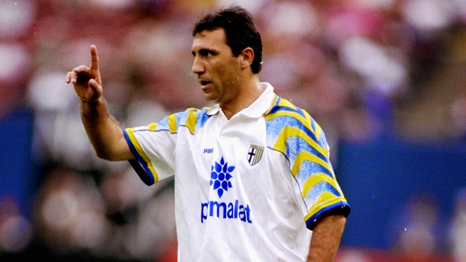 Hristo Stoichkov não repetiu no Parma o sucesso dos tempos de Barcelona ...