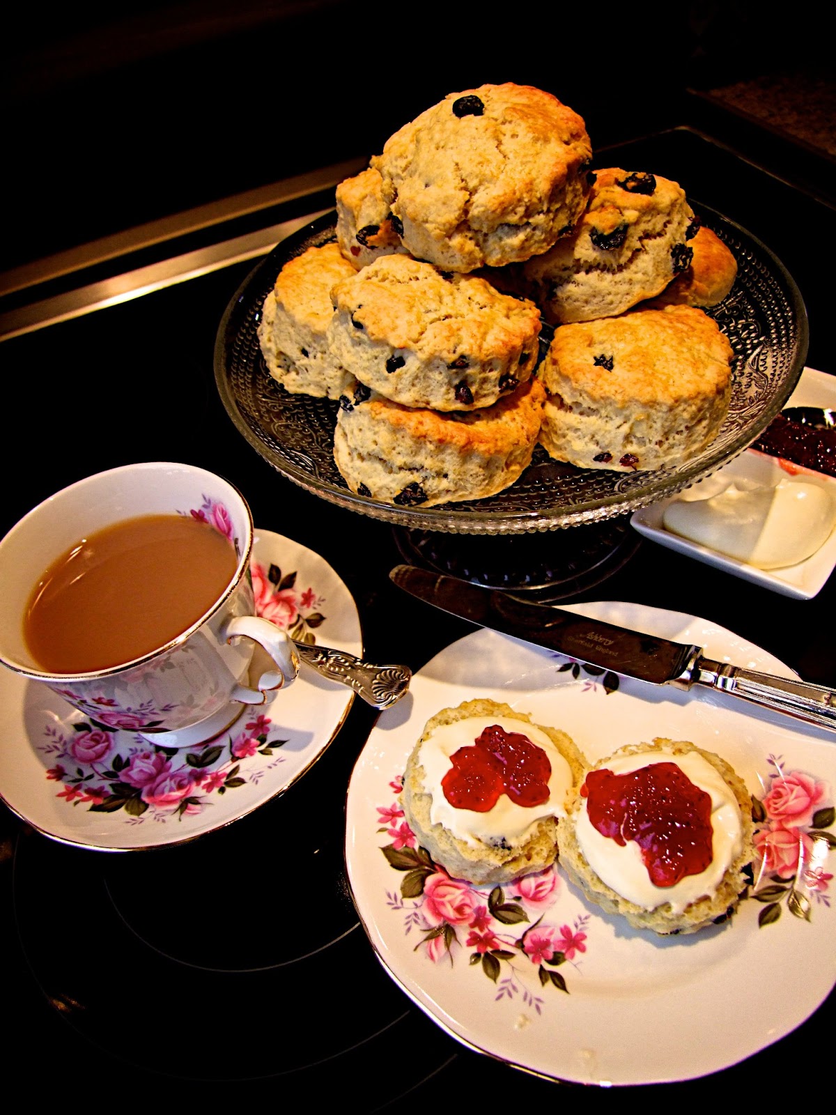 the-cakes-and-bakes-den-suze-recipe-scones