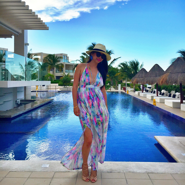 Maxi Mood in Mexico - Red Soles and Red Wine