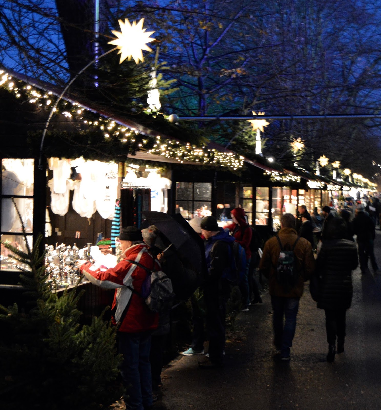 10 Reasons to Visit Edinburgh in December | North East Family Fun