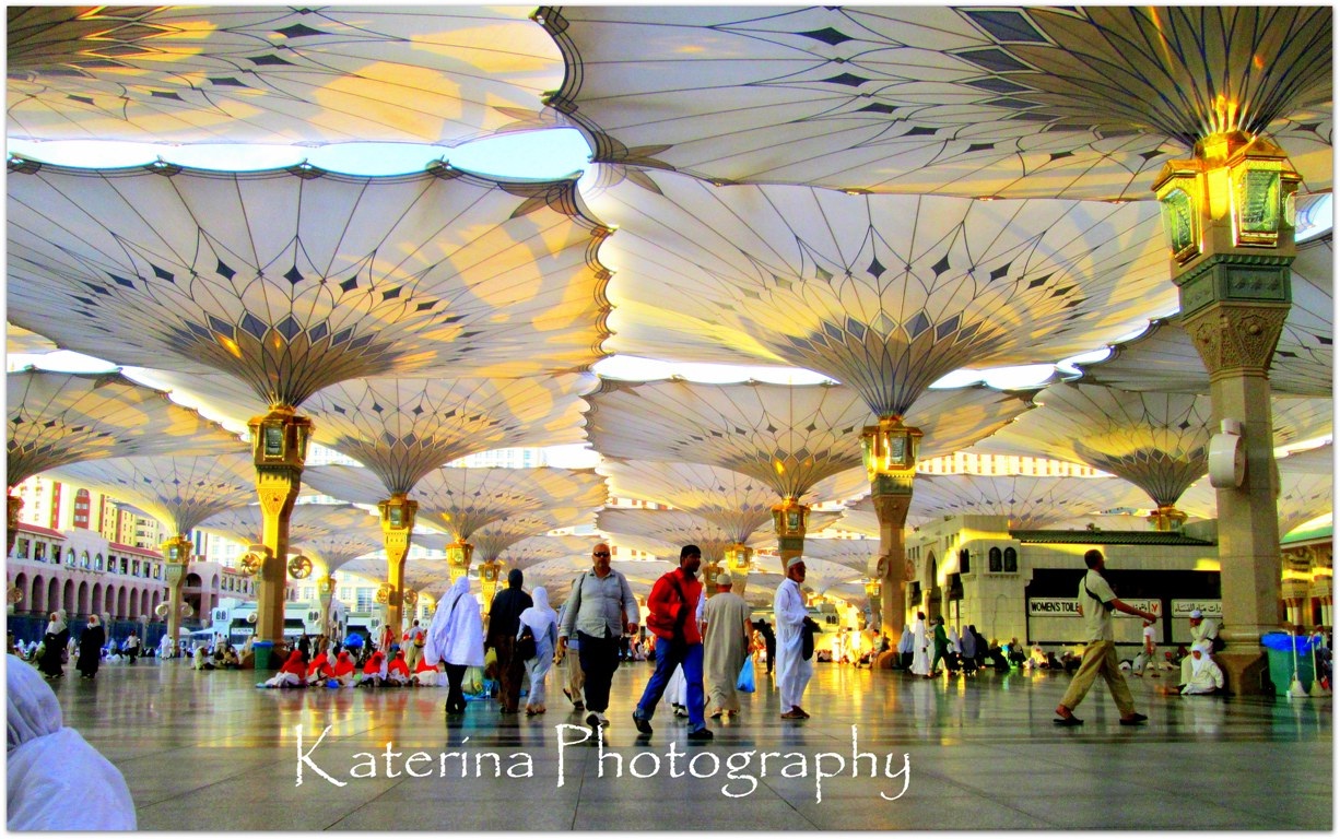 Payung Raksasa di Masjid Nabawi - TᖇᗩᐯEᒪEᖇIEᑎ