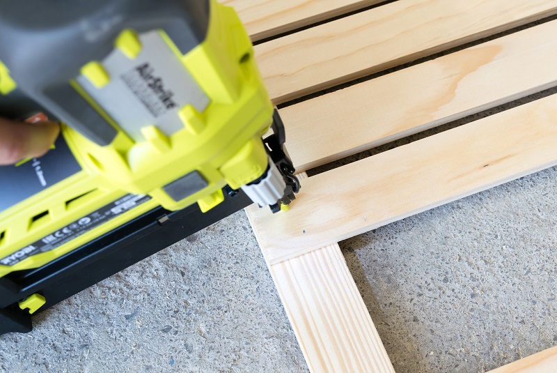 Some of The Amazing Benefits of Using Pneumatic Nailers
