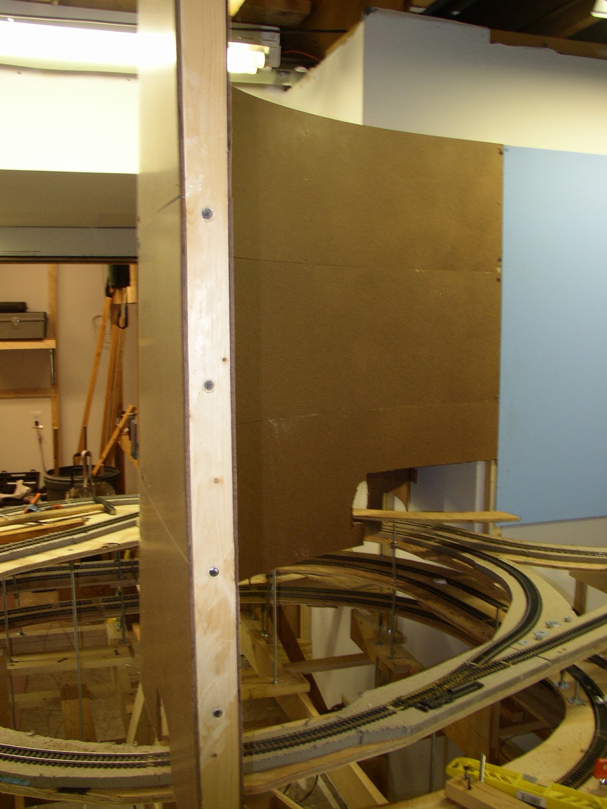 Model Railroading - Mainly in HO scale: Benchwork - Backdrop time