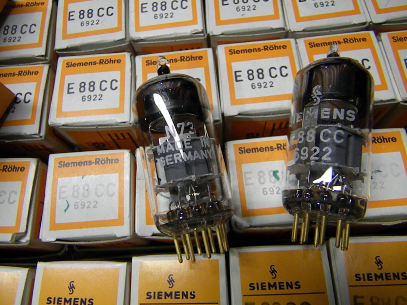 NOS Tube Store: SIEMENS & HALSKE E88CC / 6922 W.Germany