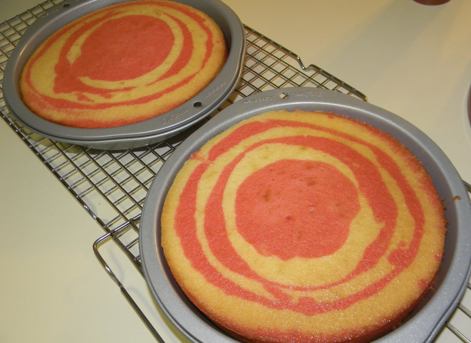 Step by Step in the kitchen: Candy Cane Cake for Christmas!