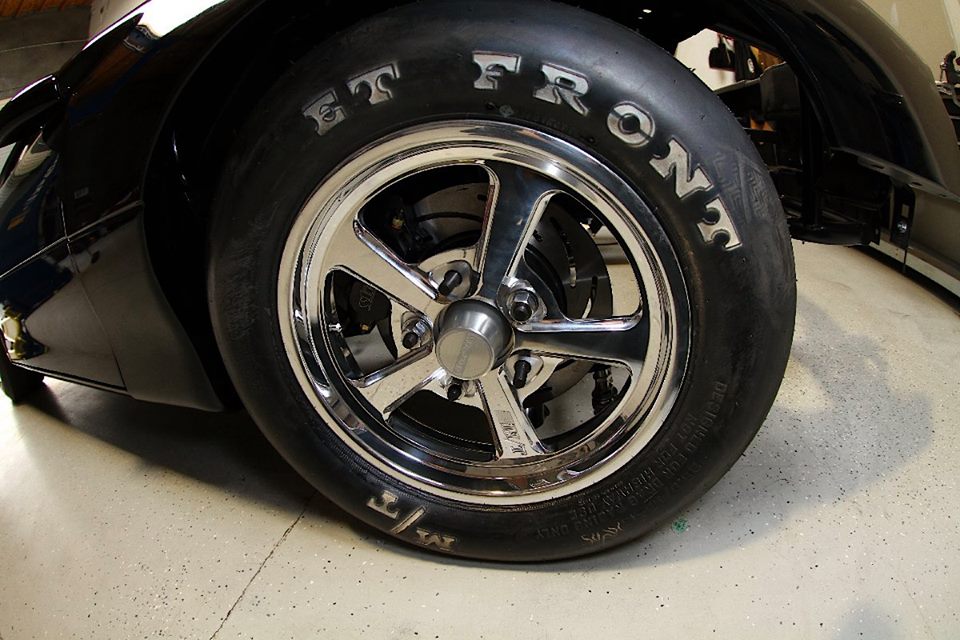 MUSCLE CAR COLLECTION : Several types of tires are used in Drag Race