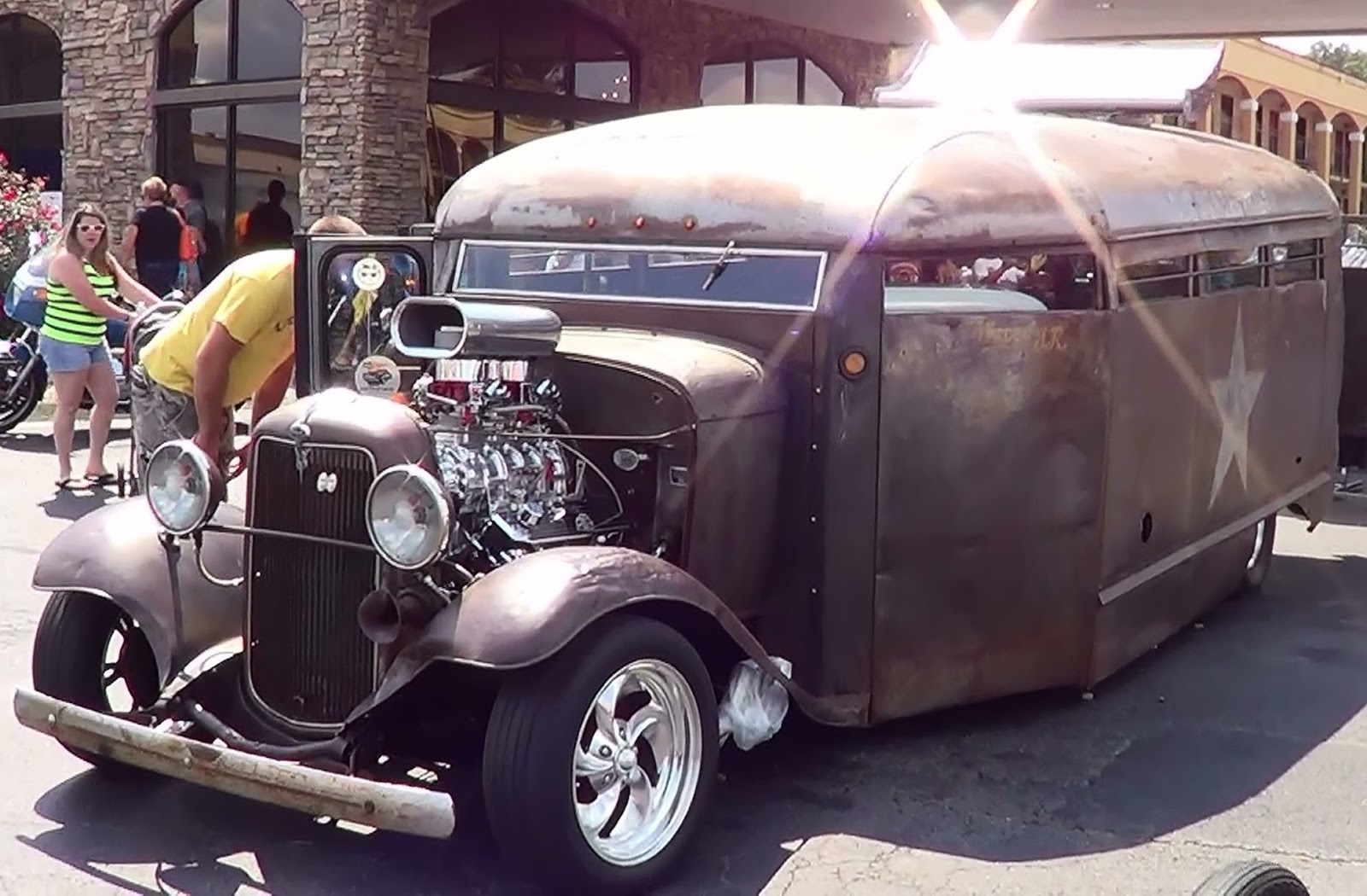 MUSCLE CAR COLLECTION : Old School Bus Hot Rod Modified