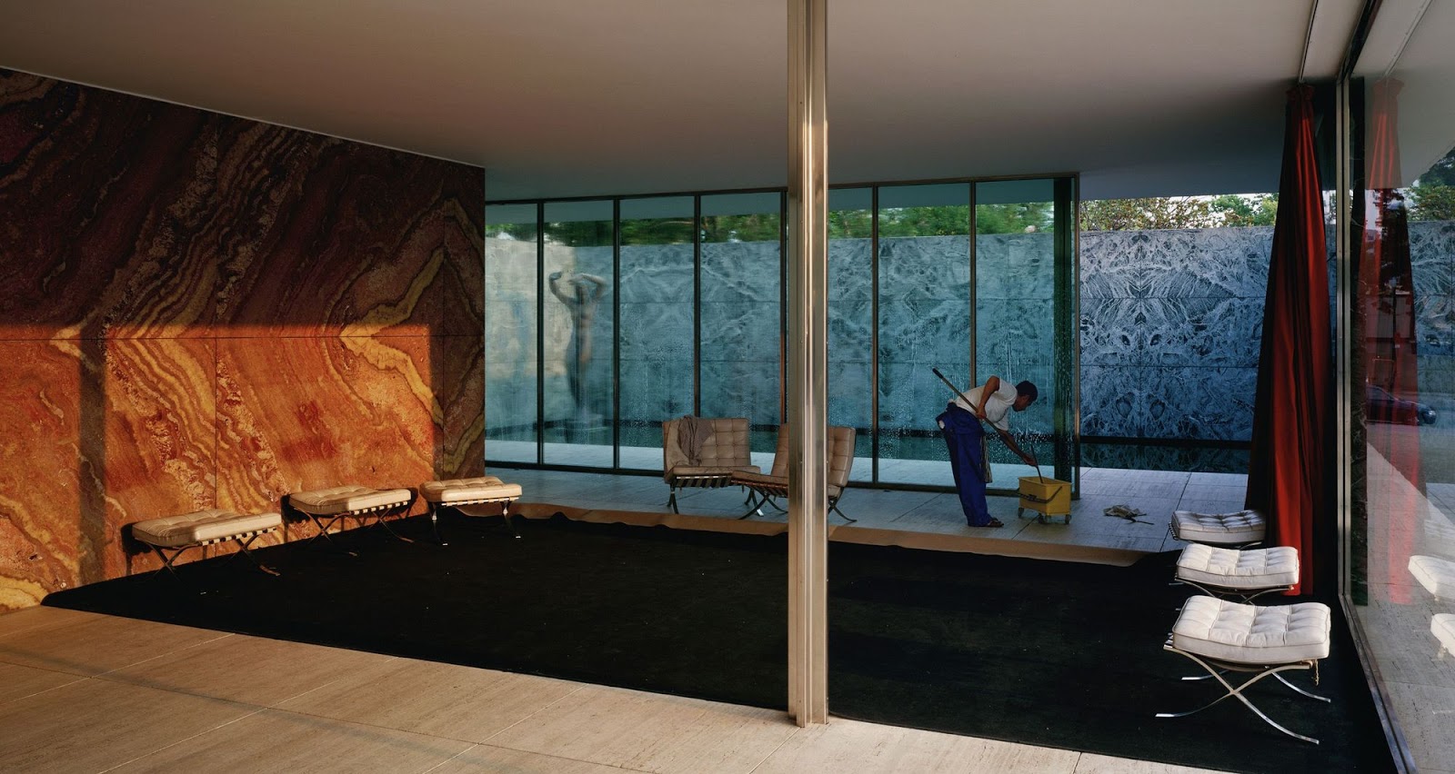 a f a s i a: Jeff Wall