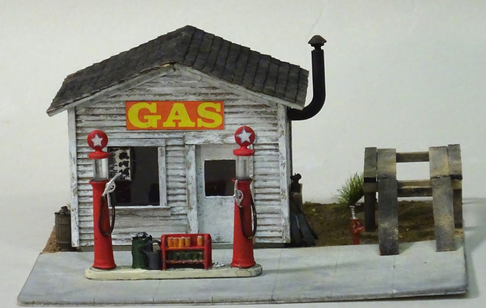 Model Railroad Minutiae: Gas station model