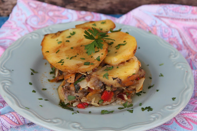 Monya`s ... !!!: Musaca de post cu cartofi, dovlecel si ciuperci