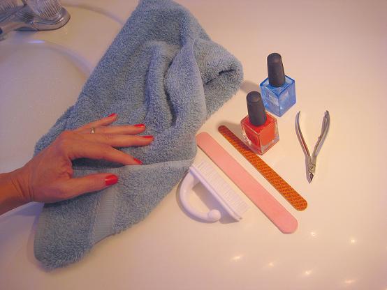 LIPBY SEVENFOLD Nail Tips How To Remove Fingernail Polish lipby-sevenfold-nail-tips-how-to-remove-fingernail-polish