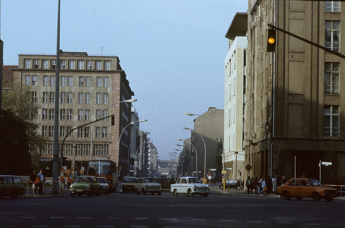 The Last Days of East Germany: 40 Fascinating Photographs That Capture ...