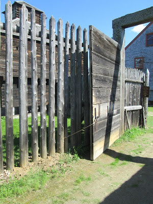 Colonial Quills: A Romantic Independence Day: Part 2 - Inside Old Fort ...