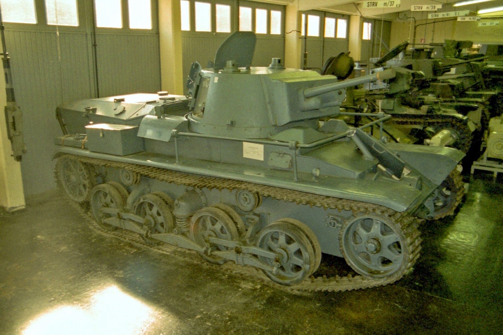 Armour force / Panssaroitu voima : L-10 Tank (Kockum-Landsverk AB)