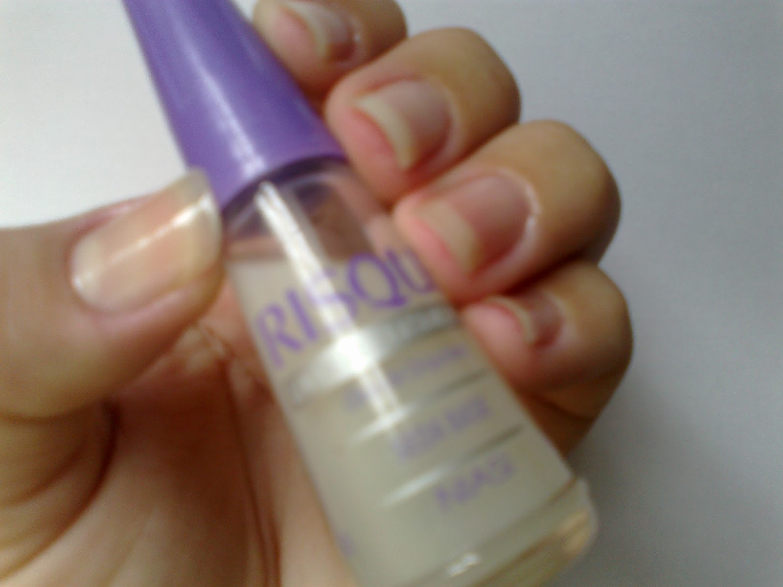 Light Lipstick: Risqué Seda Base