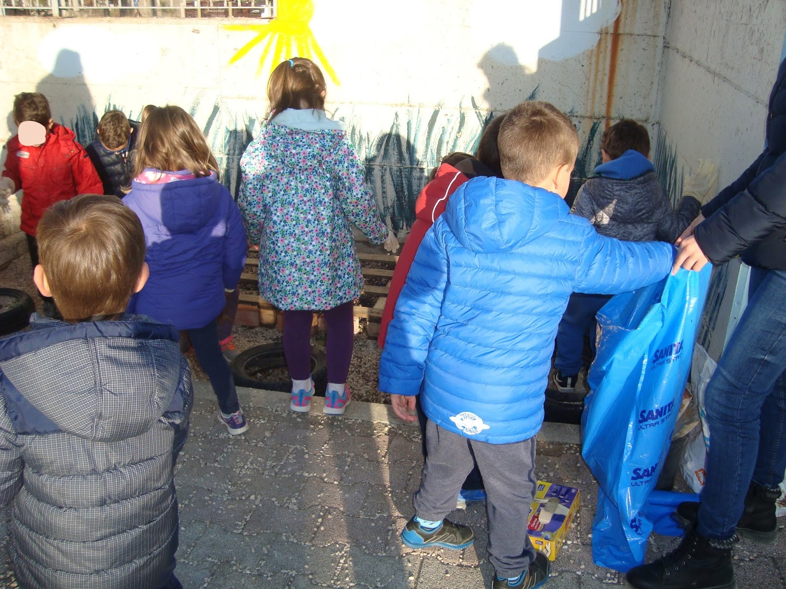 7ο ΝΗΠΙΑΓΩΓΕΙΟ ΙΩΑΝΝΙΝΩΝ -ΤΑ ΝΗΠΙΑ ΤΑΞΙΔΕΥΟΥΝ....: ΦΤΙΑΧΝΟΥΜΕ ΑΝΘΟΚΗΠΟ;