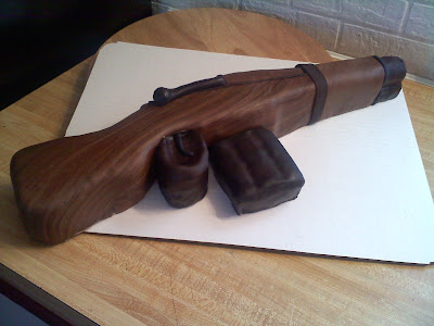 Pinky Promise Cakes: Rifle cake
