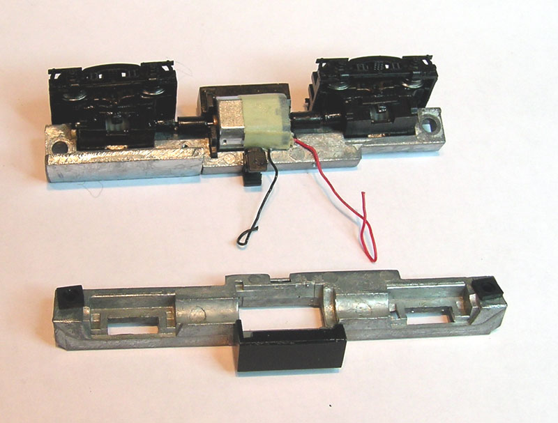 N Scale DCC Decoder Installs: DZ123 in a Bachmann H16-44