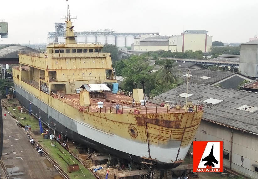 DEFENSE STUDIES: Progres Pembuatan LST AT-2 di PT DKB Terhenti