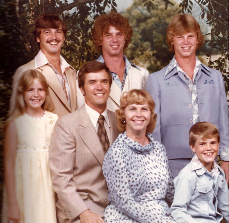 46 Intimate Pictures That Recall Family Portraits in the 1970s ...