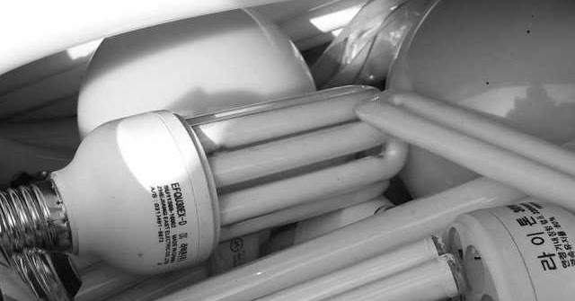 餘裕堂全書(여유당전서) : Utilize Me, 2002: 요즘 백열전구 소켓에 꽂는 LED전구의 광효율은 와트당 100루멘 전후가 많아지고 있다./ 소비전력과 전기요금 간단 계산