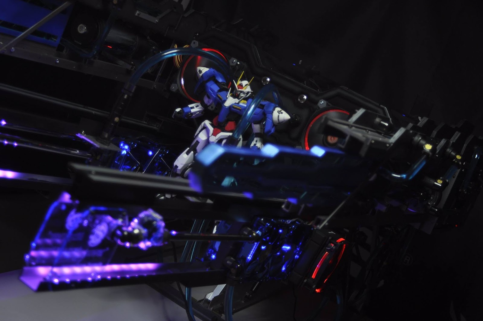 This Stunning 00 Gundam Inspired PC Should be Mass Produced!