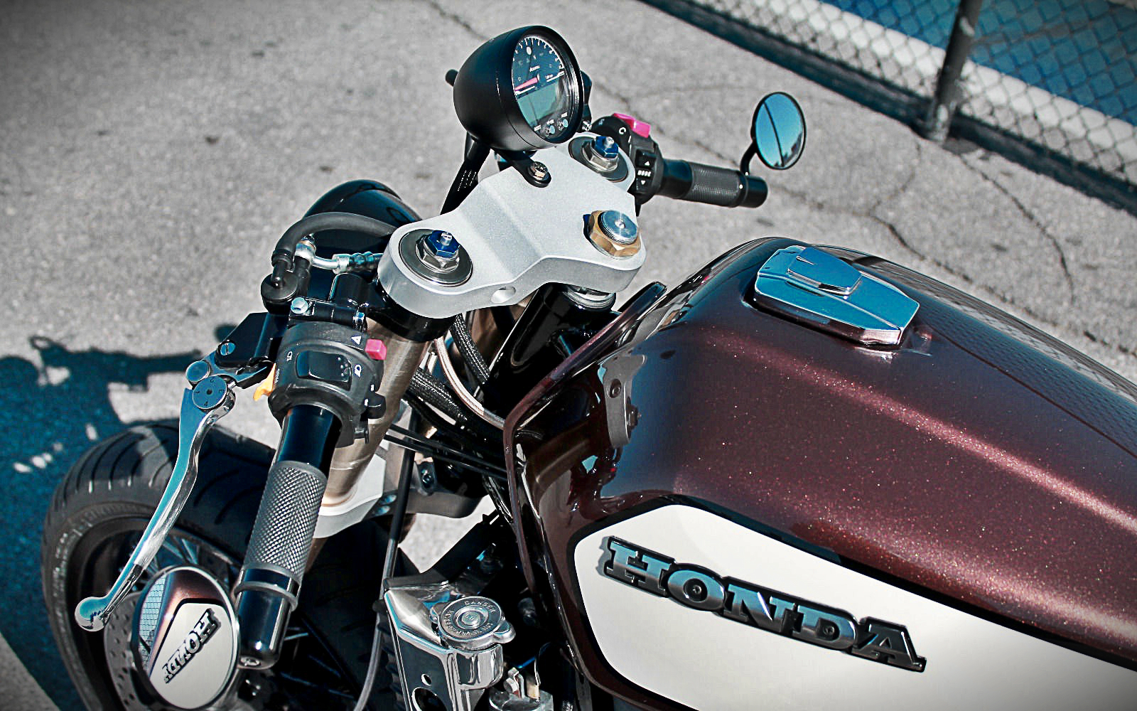 motor racing queen: VF750 Sabre Cafe