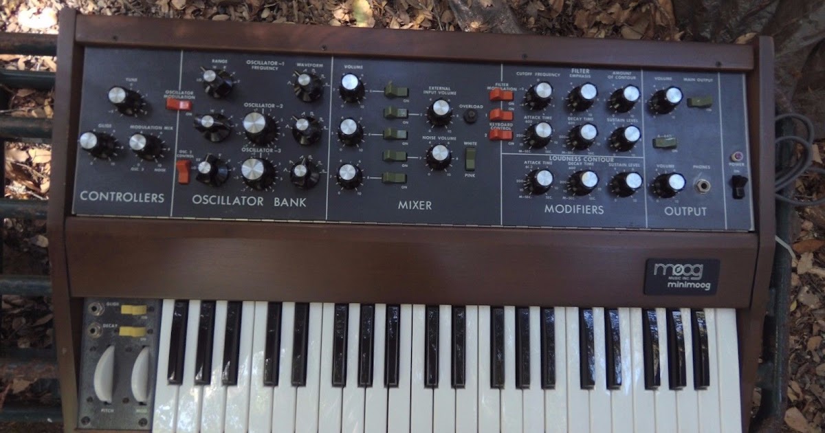 MATRIXSYNTH: Original 1974 Moog Minimoog D Keyboard Synthesizer SN 4795