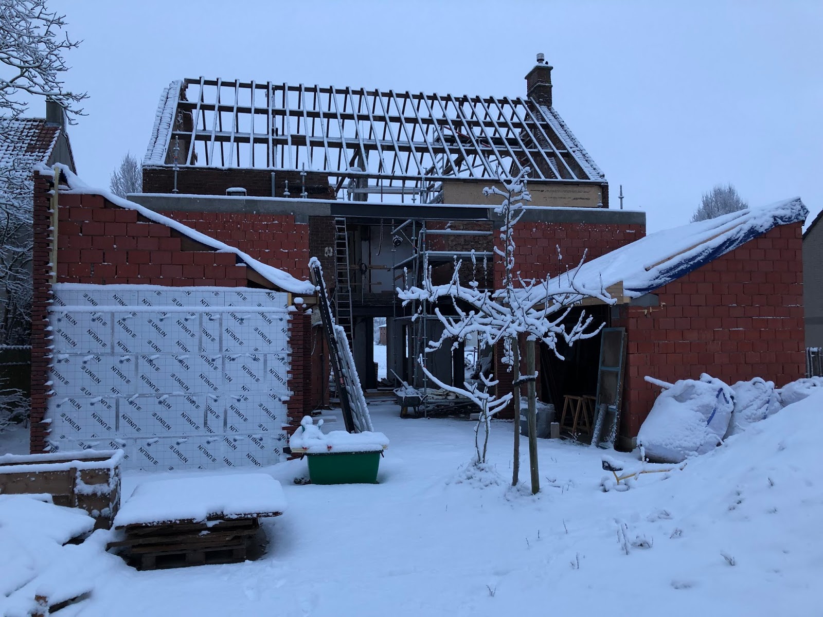 Ons Dreamy huis: Januari 2019 - ringbalk + voorbereiding groot dak