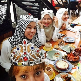 Emelda Rosemila Rai Hari Lahir Tanpa Suami Di Sisi? ~ Perihal Negara