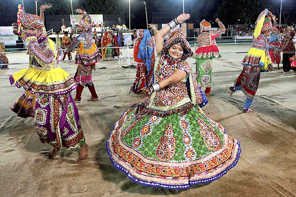 dance steps: GARBA FOLK DANCE OF GUJARAT - CLASSICAL DANCES OF INDIA ...