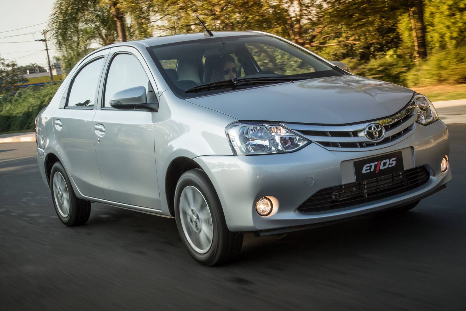 Novo Toyota Etios Automático 2017: preços; especificações