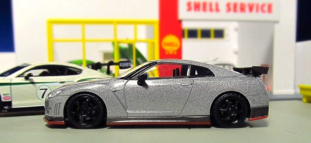Tomica Limited Vintage Nissan GT-R r35