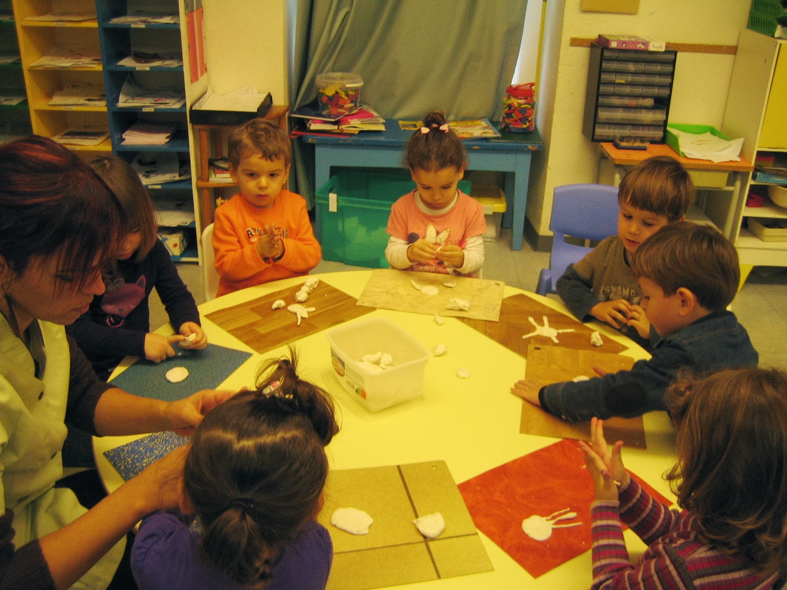 pasteurpetitsetgrands: Atelier dirigé de pâte à modeler