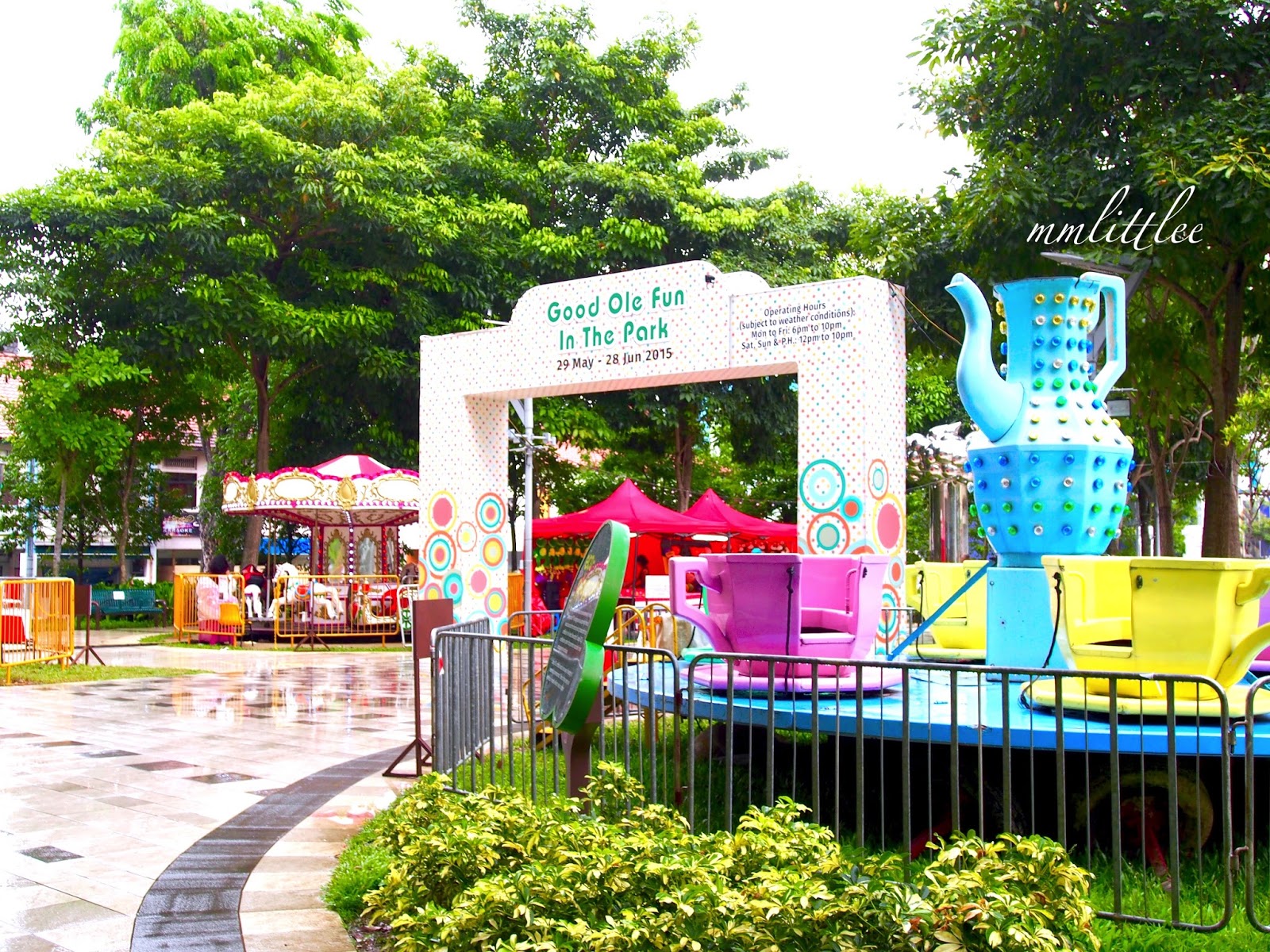 City Square Mall: Barney's Jukebox Party "Live" On Stage