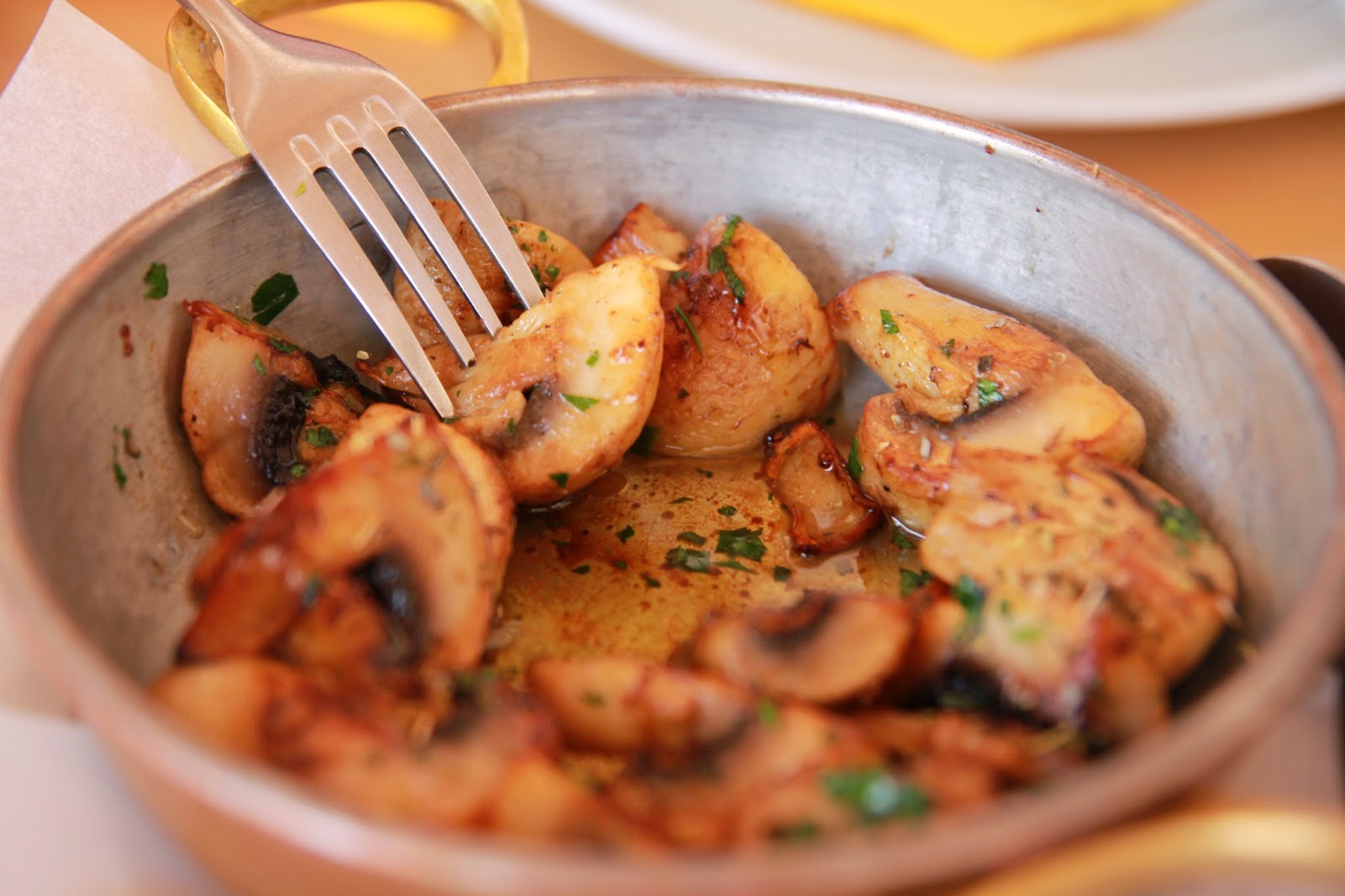 Cafe Creatures: SANTORINI: Anogi Restaurant