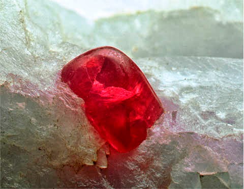 Pietre e cristalli, Spinello