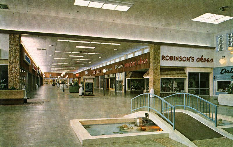 48 Amazing Pics Show American Shopping Malls in the 1950s and 1960s ...