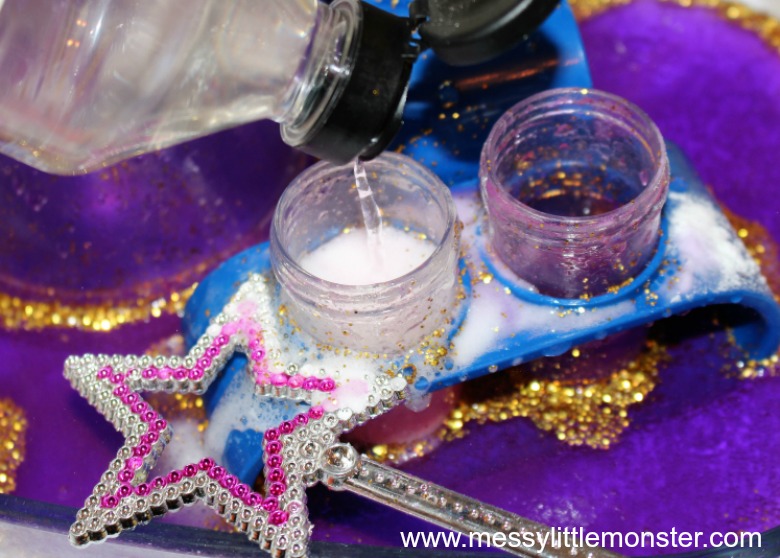 Cool Science Experiments for kids - Baking soda magic potion - Messy ...