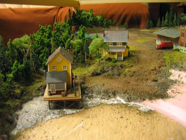 Craftsman Structures: Waterfront Willy's in N-scale Coffee Table