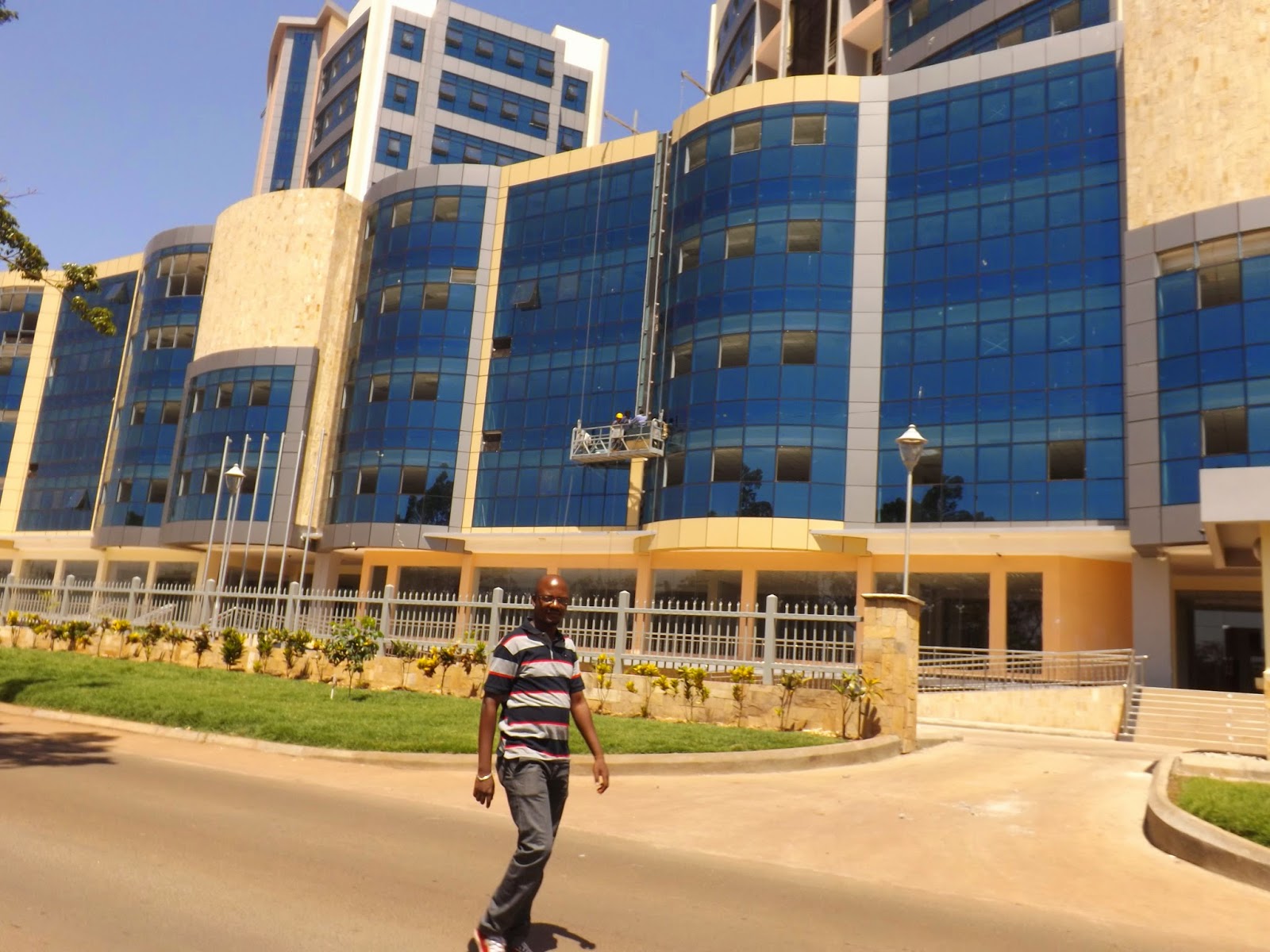 MATUKIO @ MICHUZI BLOG: RAIS KIKWETE KUZINDUA JENGO LA KITEGA UCHUMI LA ...