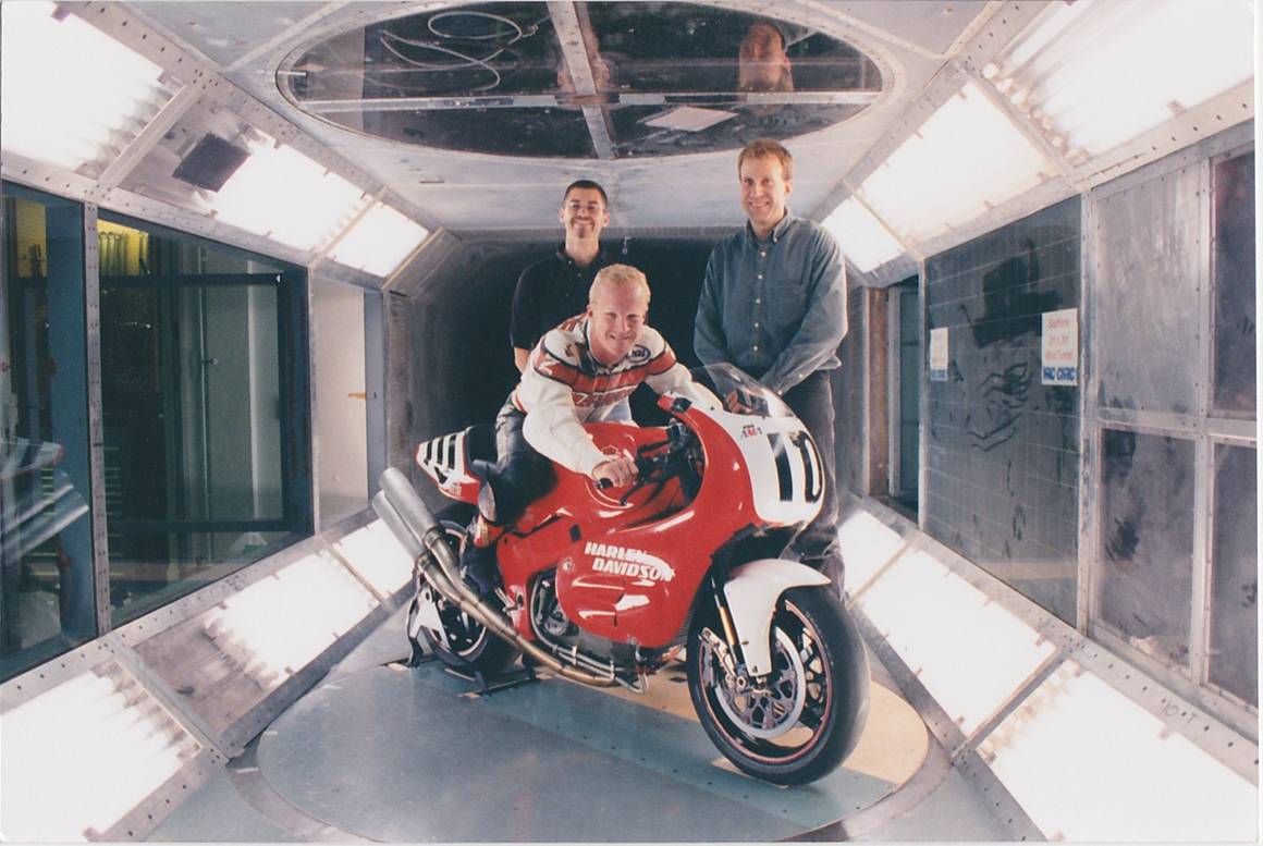 OddBike: Harley-Davidson VR1000 - God's Own Voice