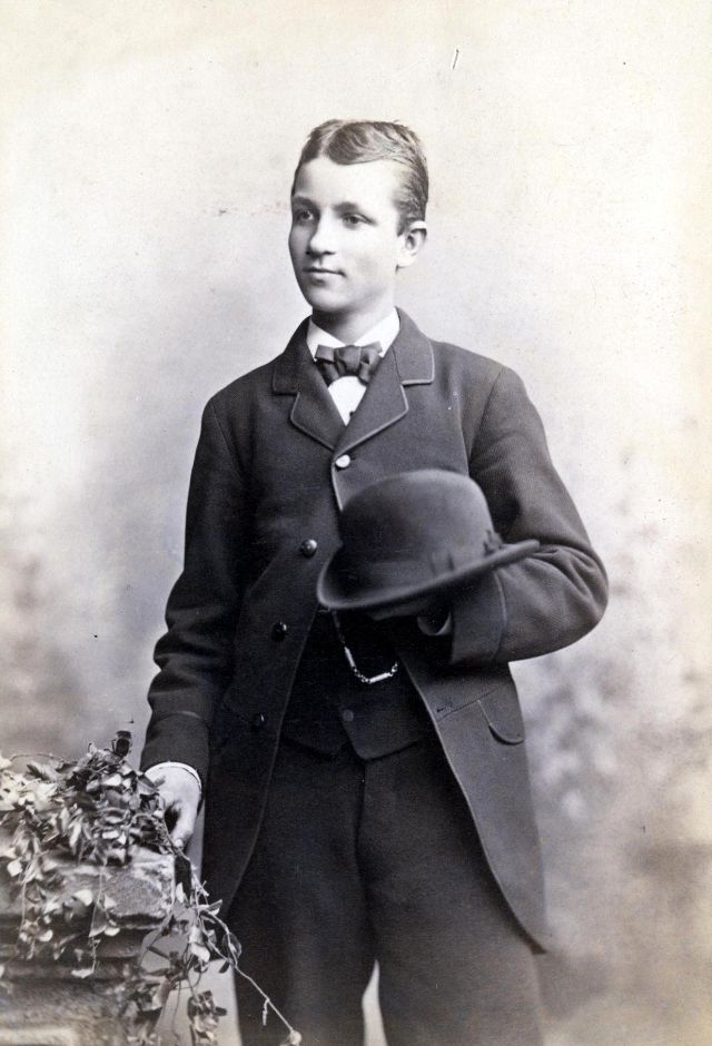 35 Old Photos That Defined Young Men's Fashion in the Early 20th ...