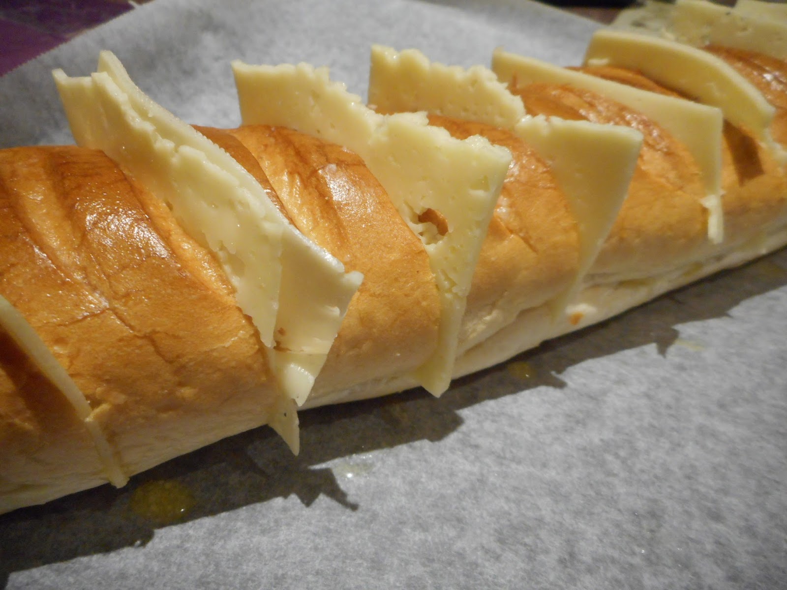 Tasub ise teha: Juustu ja küüslauguvõiga üleküpsetatud sai