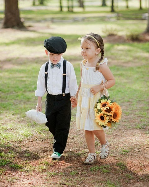 The Wedding Log: Entourage Pegs