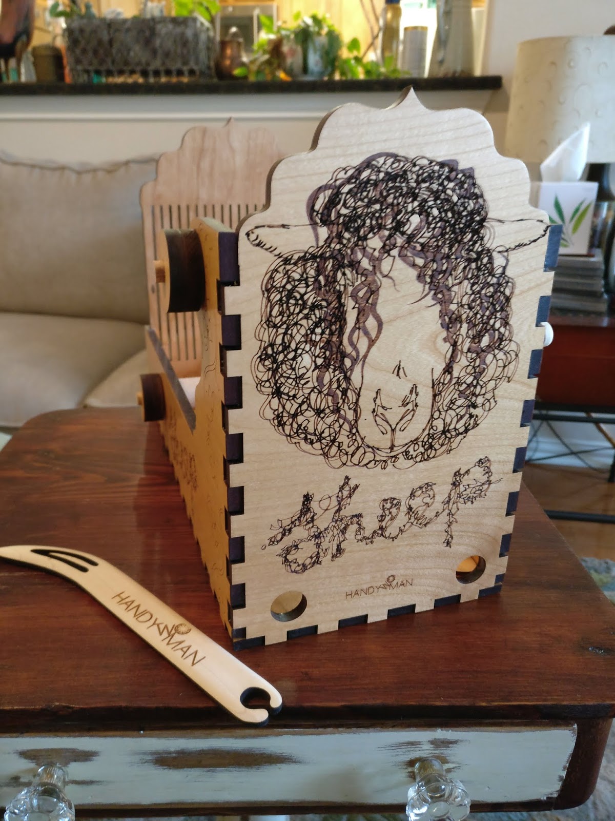 She's just a girl who creates...: Some box loom designs from Handywoman