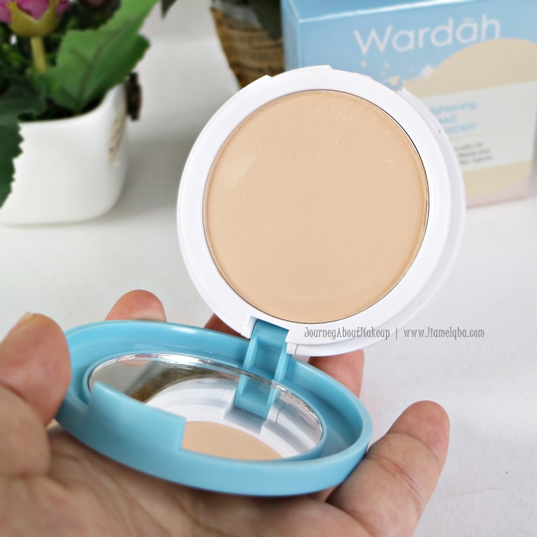 Review: Wardah BB Lightening Cake Powder 01 Light || Liamelqha ...